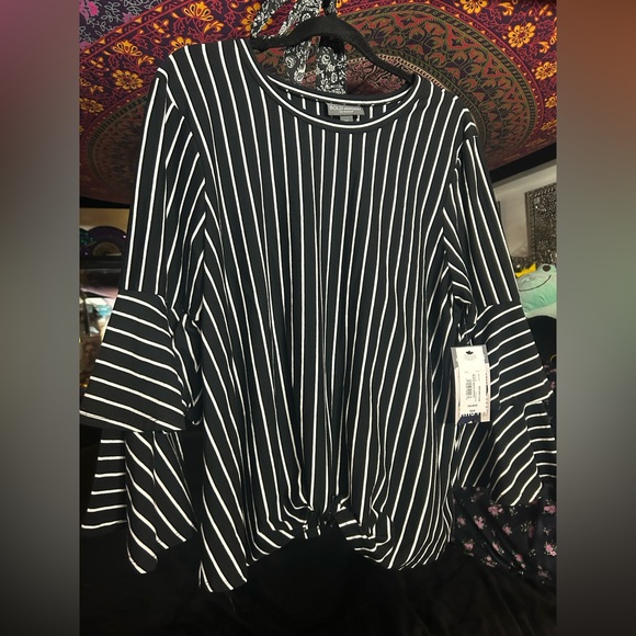 BOLD elements | Tops | Bold Elements Cut To Curve Black And White Tie ...